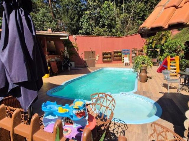 Chácara à venda em Itapecerica da Serra 1.777 m² com 6 dormitórios, piscina e lazer completo