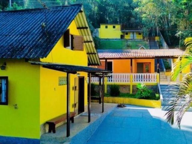 Chácara à venda em Itapecerica da Serra SP: 2 quartos, 1 suíte, 2 salas, 5 banheiros, 4 vagas de gar