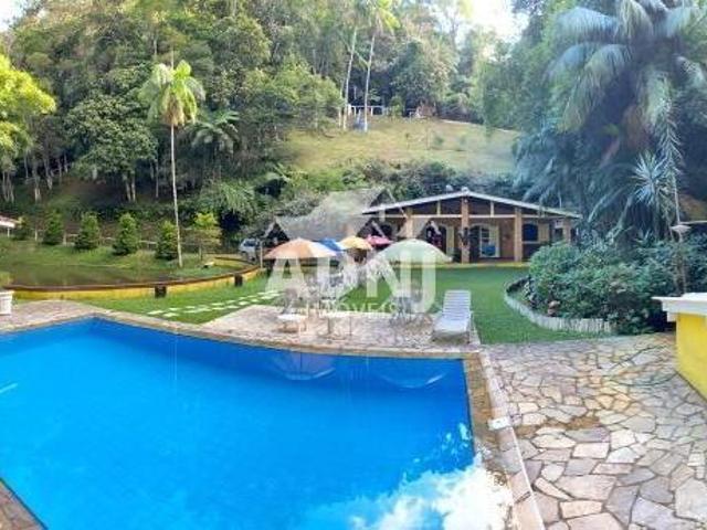 Chácara à venda em Juquitiba SP com piscina e lago!