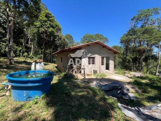 Chácara à venda em Juquitiba SP: 2.000m² de área!