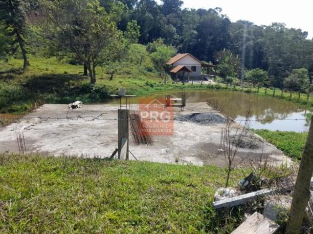 Chácara à venda em Juquitiba SP: 3 quartos, 1 sala, 3.200m² de área no bairro desejado!