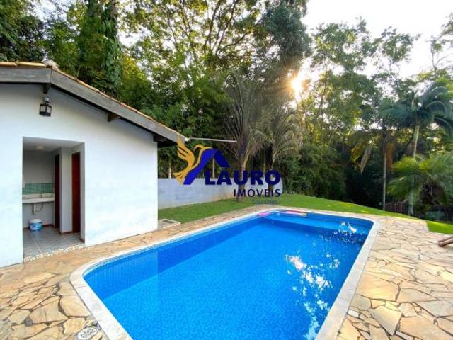 Chácara à venda em Louveira SP, bairro Monterrey: 1 sala, 3 banheiros, 4 vagas, 120m² de área. Venha