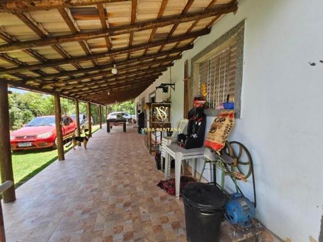 Chácara à venda em Mairinque SP: 2 quartos, 1 suíte, 1 sala, 2 banheiros, 6 vagas de garagem!