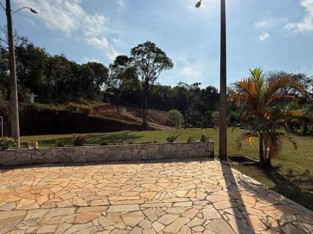 Chácara à Venda em Mairiporã SP 4.000 m² com Piscina, Churrasqueira e Casa Amp