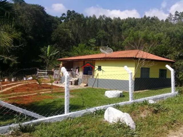 Chácara à Venda em Nazaré Paulista | 1.000m² com Piscina e Lago
