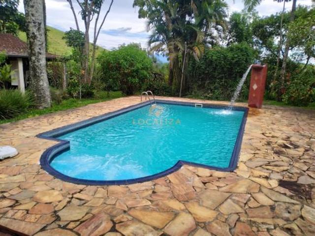 Chácara à venda em São José dos Campos SP, bairro Freitas: 2 quartos, 2 salas, 2 banheiros, 6 vagas