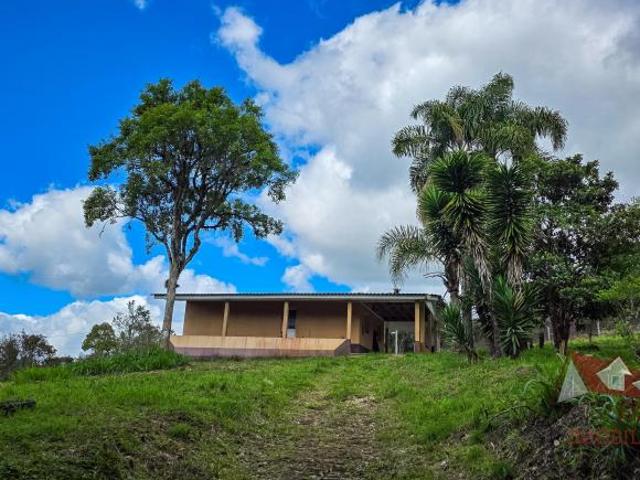 Chácara à Venda em São José dos Pinhais