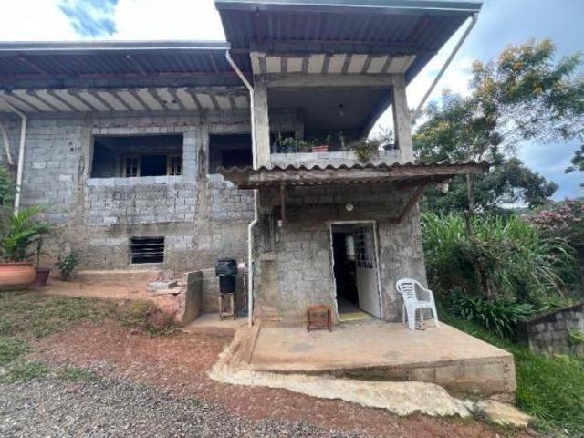 Chácara à Venda em São Lourenço da Serra SP: 1.900m² de área