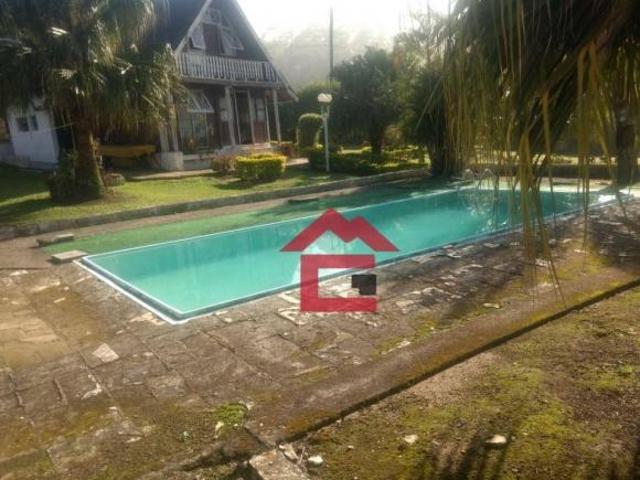 Chácara à Venda em São Roque, com 4 dormitórios, lago e nascente – 5.800m² – Ao Lado do Roteiro do V