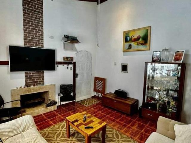 Chácara à venda em Santo André Bairro das Garças – 180 m² de área construída, 2 dormitórios, varan