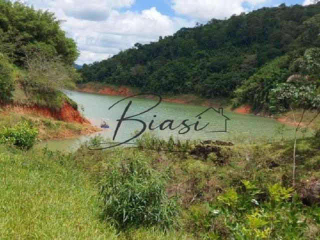 Chácara à venda em Santa Branca SP: 1 quarto, 1 sala, 1 banheiro, 60,00 m² de área. Confira!