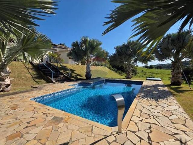 Chácara à venda em Pedra Bela com piscina, área gourmet, campo de futebol e pomar