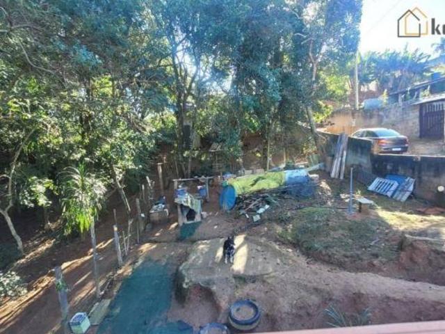 Chácara à venda em Pinhalzinho, interior de SP, com área total de 420m², obra iniciada na parte supe