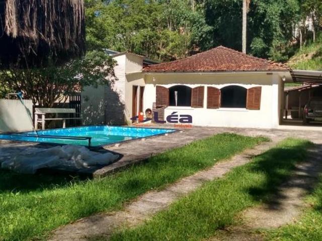 Chácara à venda em Ribeirão Pires SP, bairro Quarta Divisão, 2 quartos, sala, banheiro e 4 vagas de