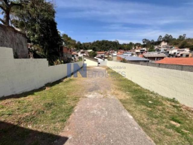 Chácara à venda em Várzea Paulista SP, Vila Jeriva: 2 quartos, 1 sala, 3 banheiros, 6 vagas, 106,00