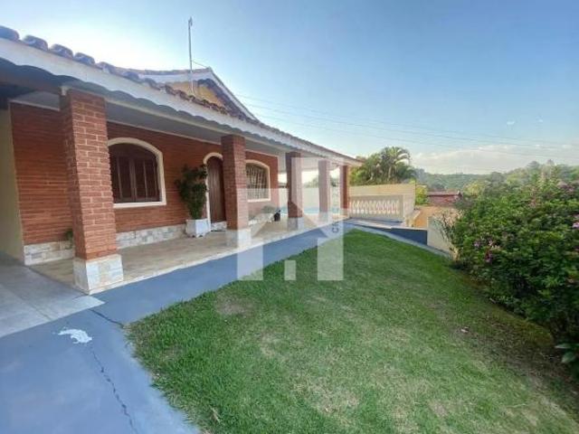 Chacara à venda ou permuta com 2 dormitórios, piscina e espaço gourmet, 1075m² totais Bairro do