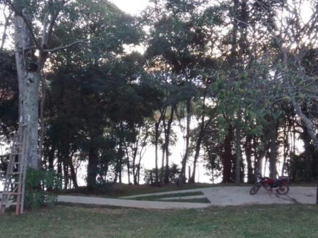 Belíssima chácara à beira da represa em Ibiúna