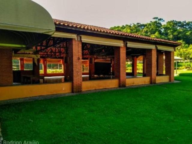 Chácara à venda no Centro de Itatiba SP: 3 quartos, 1 suíte, 2 salas, 4 banheiros, 54 vagas e 300m²