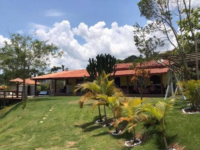 Chácara à Venda no Centro de Paraibuna/SP  2.400 m²