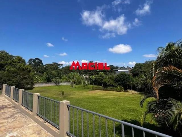 Chácara à Venda no Bairrinho em São José dos Campos/SP | 3.000m² com Piscina, Lago e Área Gourmet