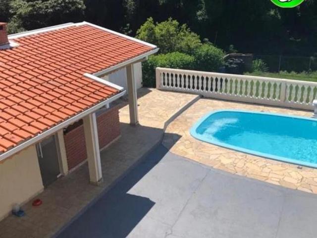 Chácara à Venda no Bairro Caxambu Jundiaí | 205m², Piscina e Lareira