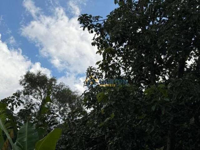 Chácara à venda no Bairro do Tanque em Atibaia – Ótima Estrutura e Ampla Área Verde