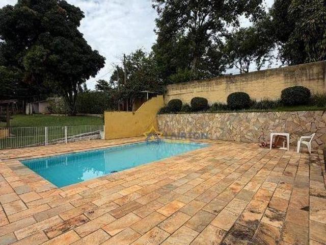 Chácara à Venda no Bairro do Tanque em Atibaia – 5.000 m², Piscina e Casa de Caseiro