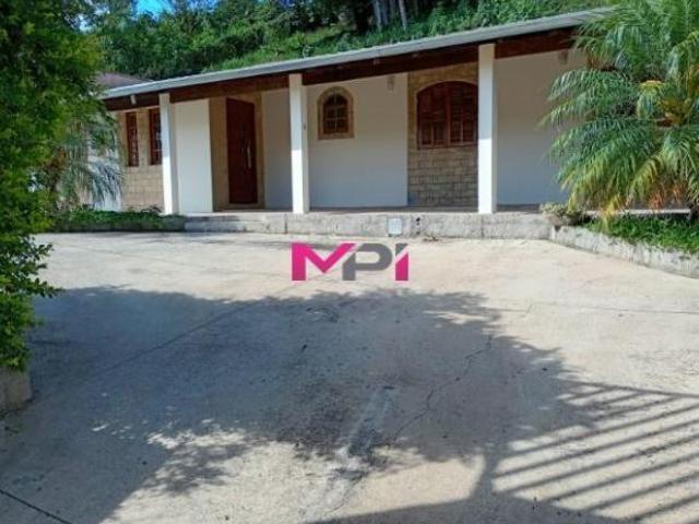 Chácara à Venda no Bairro Roseira em Jundiaí 1.002m² com Piscina e Edícula