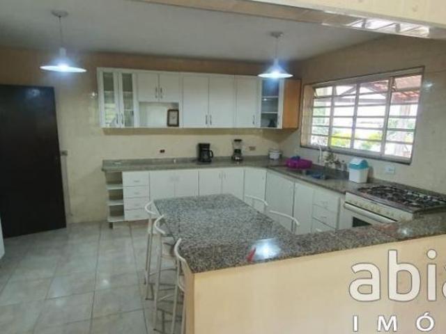 Chácara à venda no Jardim Pinheirinho Embu das Artes/SP 4.700m² de terreno Piscina e Lago