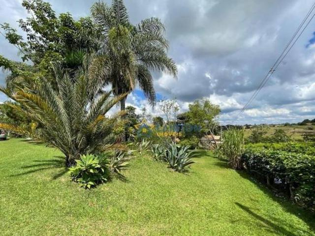 Chácara à Venda no Laranjal, Atibaia – 2 Suítes, 3000m² de Área e Lazer Completo