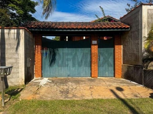 Chácara à venda no Maracanã com 922m² de Terreno, Piscina, Churrasqueira e 3 Dorms 1 Suíte