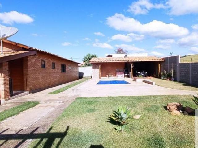 Chácara à venda na região de Poços de Caldas MG: 2 quartos, 1 suíte, 1 sala, 2 banheiros, 2 vagas, 3