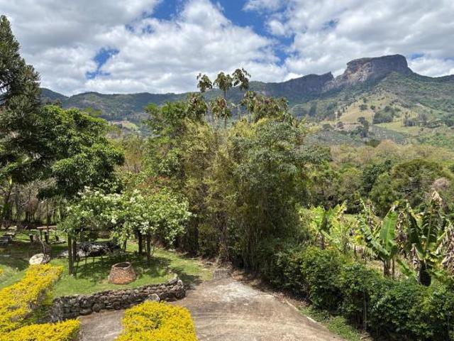 Chácara à Venda – Vista Deslumbrante p/ Pedra do Baú – São Bento do Sapucaí SP