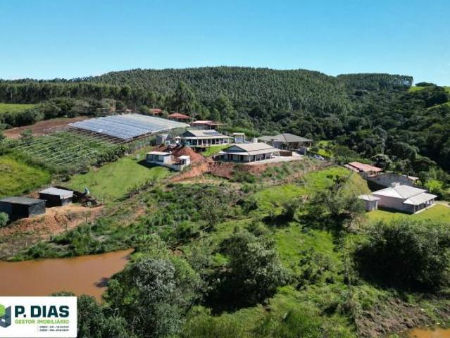Chácara Aconchegante com Lago — Personalize o Espaço dos Seus Sonhos