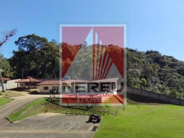 CHÁCARA ALTO PADRÃO COM ACABAMENTO FINO E IMPONENTE