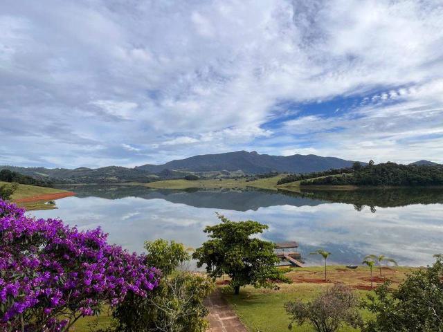 Chácara Alto Padrão em Piracaia beira da represa, próximo a Atibaia