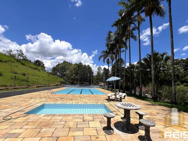 CHÁCARA AMPLA COM PISCINA, LAGO E ÁREA DE LAZER COMPLETA EM SOCORRO/SP