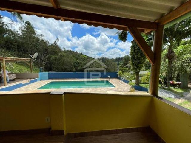Chácara as margens de uma linda represa e próximo de cachoeira