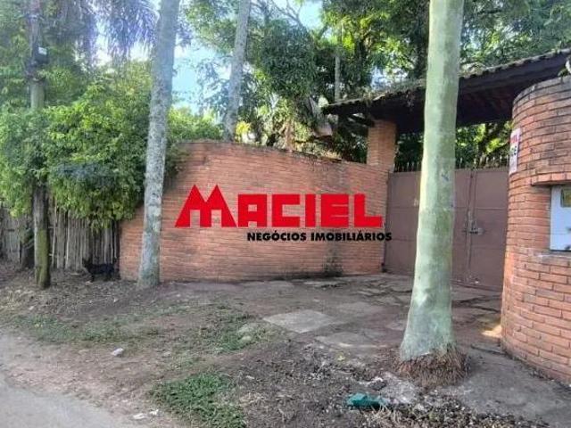 CHACARA BEM LOCALIZADA PROXIMA A CENTROS COMERCIAIS