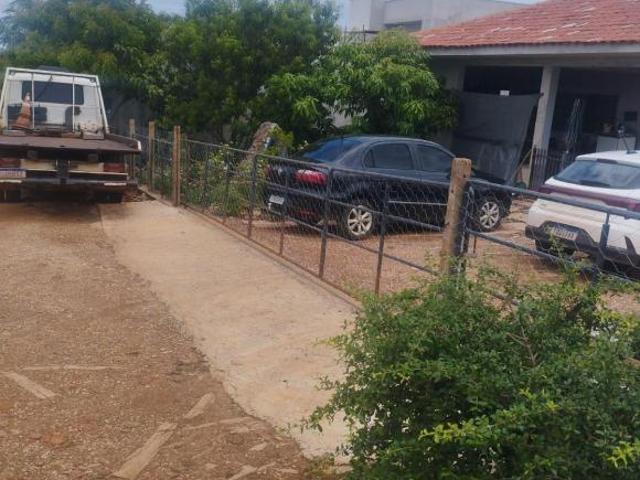 CHÁCARA C/1.120m2 CONTENDO UMA CASA DE 137m2 COM:01 SALA AMPLA03 QUARTOS 01 SUÍTE C/AR CONDICIONAD