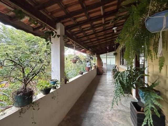 Chácara charmosa em Atibaia/SP com pomar, varanda e vista para a natureza à venda R$ 492.000