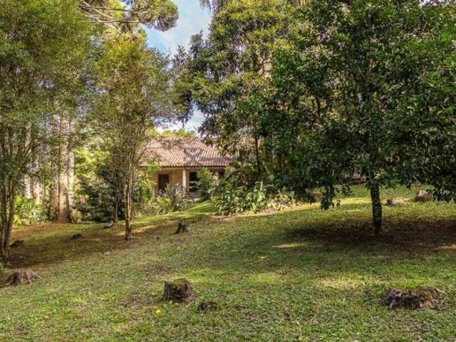 Chácara Charmosa em Pinhais com Casa Principal, Ático e Edícula Próximo ao Alphaville