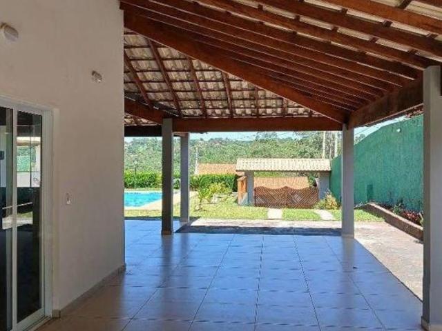 Chácara com 400 metros², 4 quartos, churrasqueira e piscina em Chácaras do Guacuri Itupeva SP