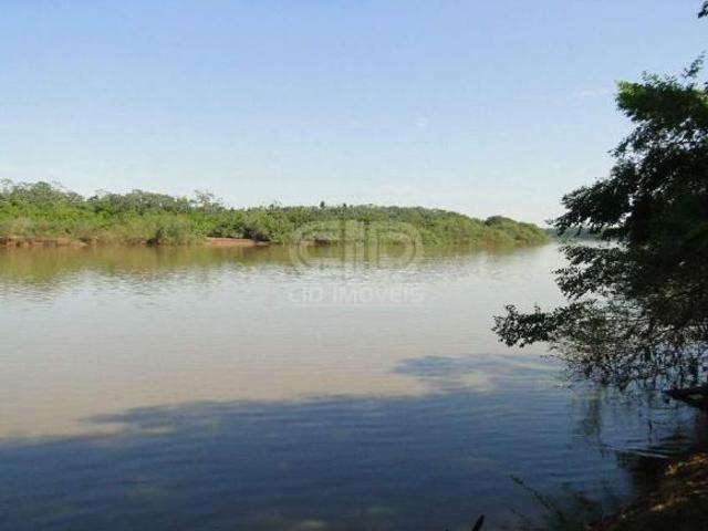 Chácara com 40 hectares com casa sede e represas