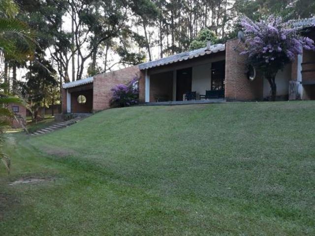 Chácara com 4 dormitórios no Monte Líbano Araçoiaba da Serra/SP