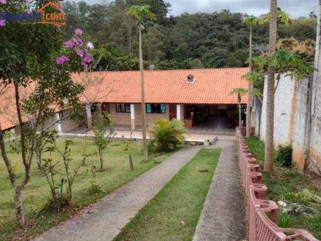 Chácara com 4 dormitórios à venda, 900 m² de Terreno e 240m² de Área Construída Bairro do Moinho