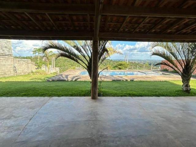 Chácara com 4 dormitórios com 140M² construído com vista para montanhas em condomínio de chácaras