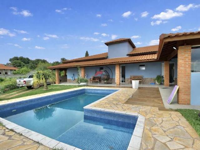 Chacara com 4 dormitorios, piscina e churrasqueira. Documentação 100% regularizada, proximo ao centr