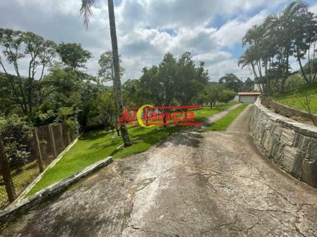 Chácara com 4 quartos, piscina e campo de futebol em Arujá
