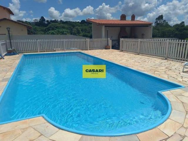 Chácara com 4 suítes, área gourmet, piscina e uma mini cachoeira nos fundos, Boi